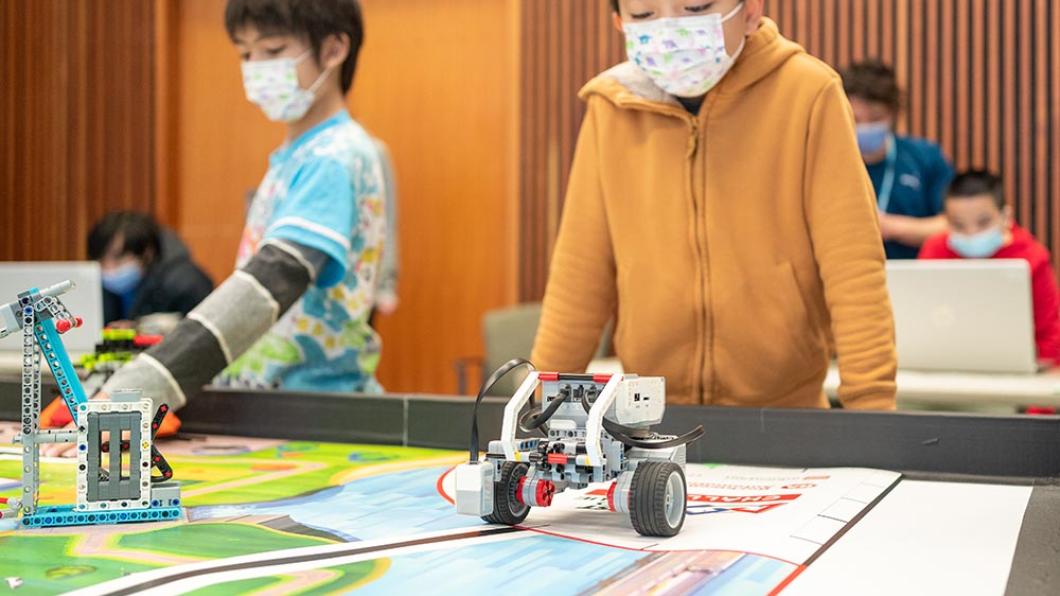 FIRST® Robotics Program - March Break | Holland Bloorview